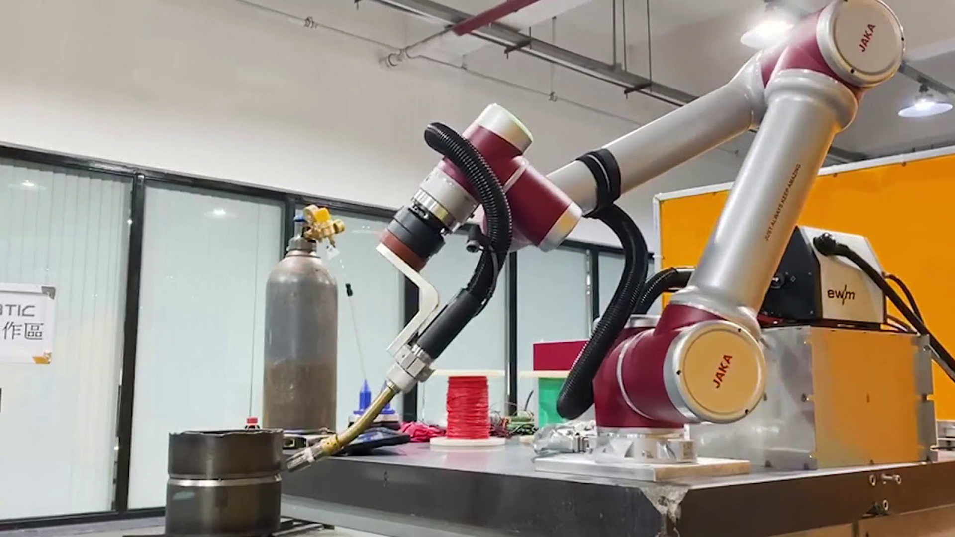 Cobot welding solution - steel cunstruction | robotindustries.com